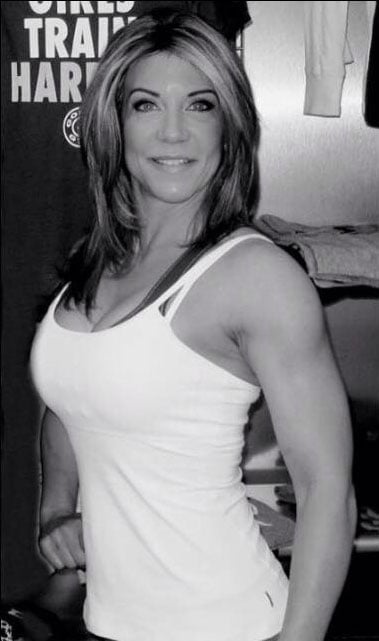 A Bodybuilder with Alopecia Redefines Herself